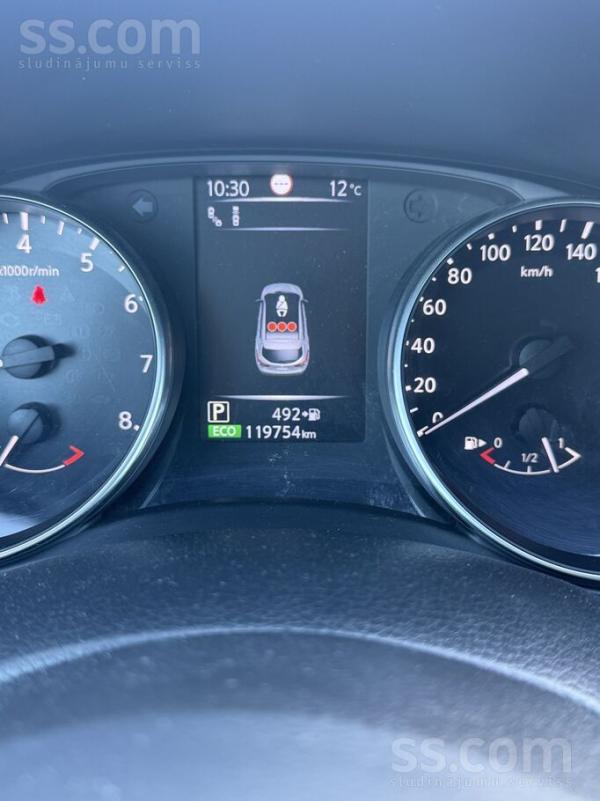 Red Nissan Qashqai 2018 in Riga, with an engine capacity of 1.20 L and mileage of 120 thousand km for 9750 €, photo 4 on AUTOMOTO.COM.LV