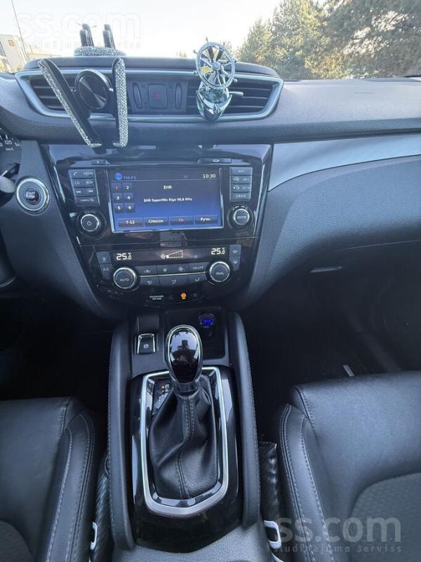 Red Nissan Qashqai 2018 in Riga, with an engine capacity of 1.20 L and mileage of 120 thousand km for 9750 €, photo 6 on AUTOMOTO.COM.LV