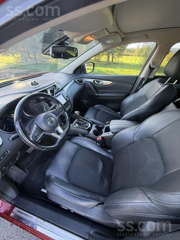 Red Nissan Qashqai 2018 in Riga, with an engine capacity of 1.20 L and mileage of 120 thousand km for 9750 €, photo 7 on AUTOMOTO.COM.LV