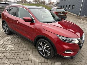 Red Nissan Qashqai 2019 in Radviliskis, with an engine capacity of 1.33 L and mileage of 105 thousand km for 14900 €, photo  on AUTOMOTO.COM.LV