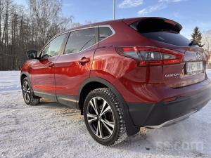Red Nissan Qashqai 2019 in Riga, with an engine capacity of 1.20 L and mileage of 82 thousand km for 14500 €, photo 2 on AUTOMOTO.COM.LV