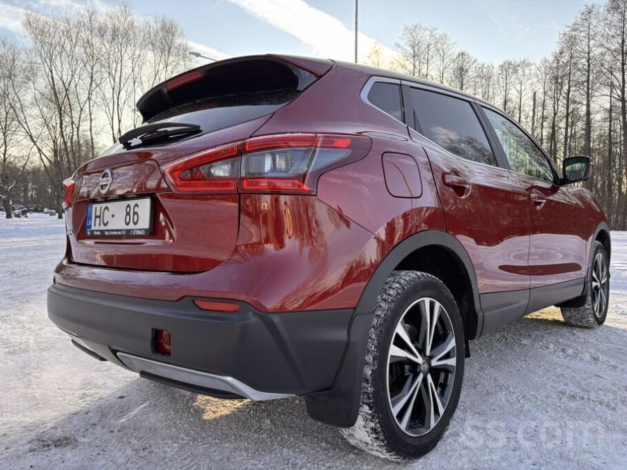 Red Nissan Qashqai 2019 in Riga, with an engine capacity of 1.20 L and mileage of 82 thousand km for 14500 €, photo 5 on AUTOMOTO.COM.LV