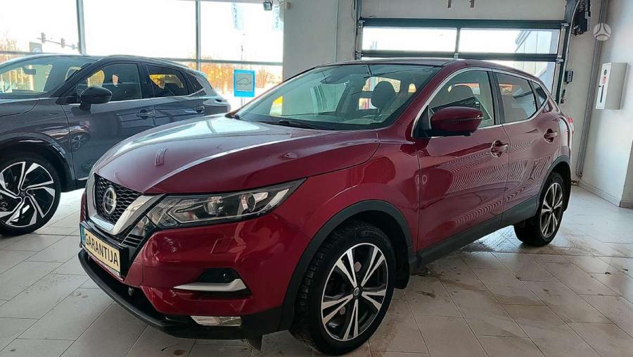 Red Nissan Qashqai 2019 in Siauliai, with an engine capacity of 1.33 L and mileage of 71 thousand km for 15400 €, photo 3 on AUTOMOTO.COM.LV
