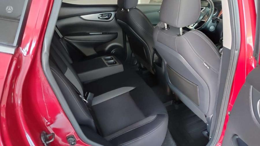 Red Nissan Qashqai 2019 in Siauliai, with an engine capacity of 1.33 L and mileage of 71 thousand km for 15400 €, photo 11 on AUTOMOTO.COM.LV