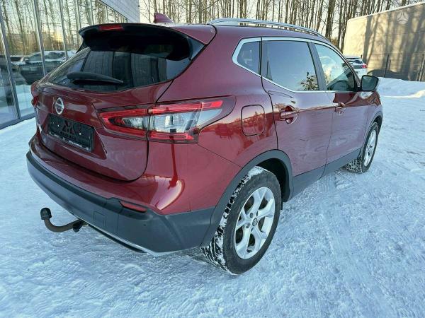 Red Nissan Qashqai 2019 in Kaunas, with an engine capacity of 1.33 L and mileage of 141 thousand km for 11500 €, photo 3 on AUTOMOTO.COM.LV