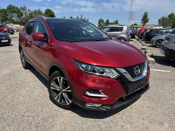 Red Nissan Qashqai 2019 in Alytus, with an engine capacity of 1.46 L and mileage of 250 thousand km for 10900 €, photo 2 on AUTOMOTO.COM.LV