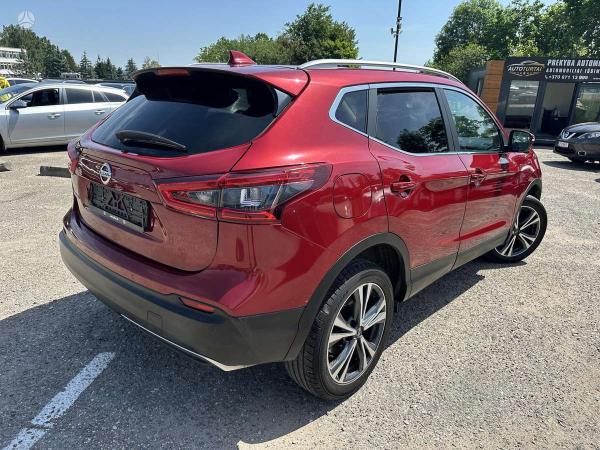 Red Nissan Qashqai 2019 in Alytus, with an engine capacity of 1.46 L and mileage of 250 thousand km for 10900 €, photo 3 on AUTOMOTO.COM.LV