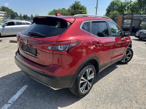 Red Nissan Qashqai 2019 in Alytus, with an engine capacity of 1.46 L and mileage of 250 thousand km for 10900 €, photo 4 on AUTOMOTO.COM.LV