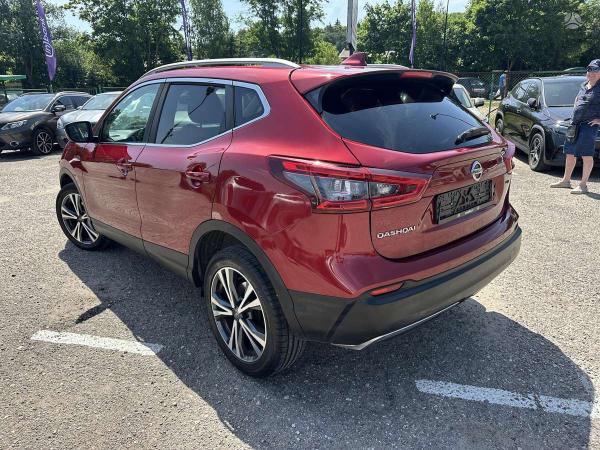Red Nissan Qashqai 2019 in Alytus, with an engine capacity of 1.46 L and mileage of 250 thousand km for 10900 €, photo 4 on AUTOMOTO.COM.LV