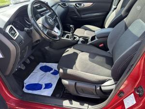 Red Nissan Qashqai 2019 in Alytus, with an engine capacity of 1.46 L and mileage of 250 thousand km for 10900 €, photo 8 on AUTOMOTO.COM.LV