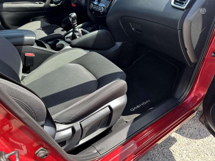 Red Nissan Qashqai 2019 in Alytus, with an engine capacity of 1.46 L and mileage of 250 thousand km for 10900 €, photo 10 on AUTOMOTO.COM.LV