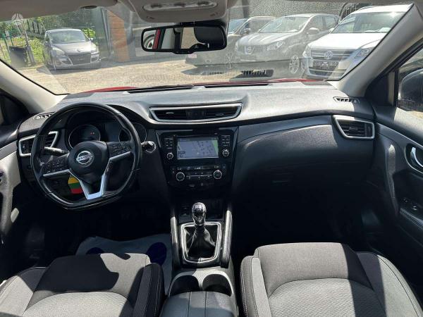 Red Nissan Qashqai 2019 in Alytus, with an engine capacity of 1.46 L and mileage of 250 thousand km for 10900 €, photo 10 on AUTOMOTO.COM.LV