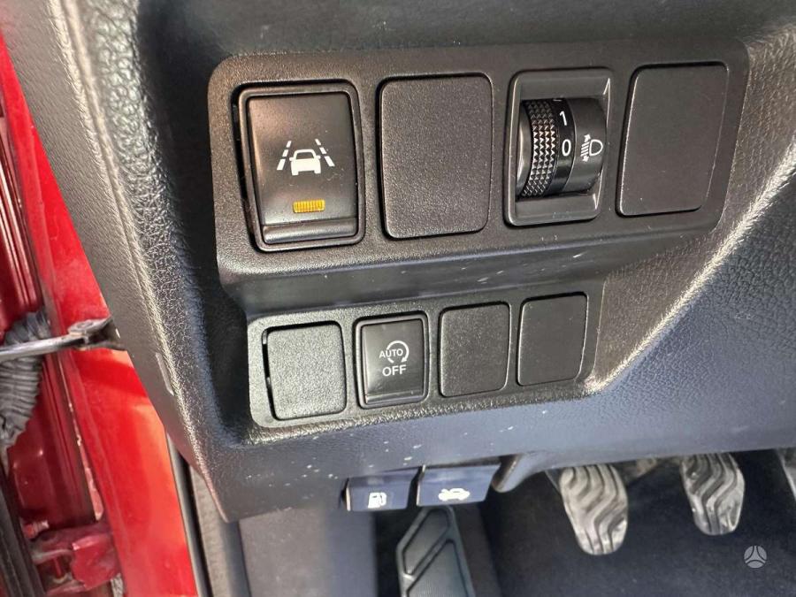 Red Nissan Qashqai 2019 in Alytus, with an engine capacity of 1.46 L and mileage of 250 thousand km for 10900 €, photo 14 on AUTOMOTO.COM.LV