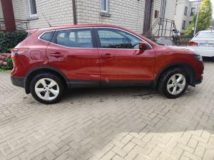 Red Nissan Qashqai 2019 in Telschi, with an engine capacity of 1.30 L and mileage of 143 thousand km for 9400 €, photo 5 on AUTOMOTO.COM.LV