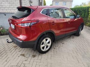 Red Nissan Qashqai 2019 in Telschi, with an engine capacity of 1.30 L and mileage of 143 thousand km for 9400 €, photo 6 on AUTOMOTO.COM.LV