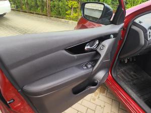 Red Nissan Qashqai 2019 in Telschi, with an engine capacity of 1.30 L and mileage of 143 thousand km for 9400 €, photo 9 on AUTOMOTO.COM.LV
