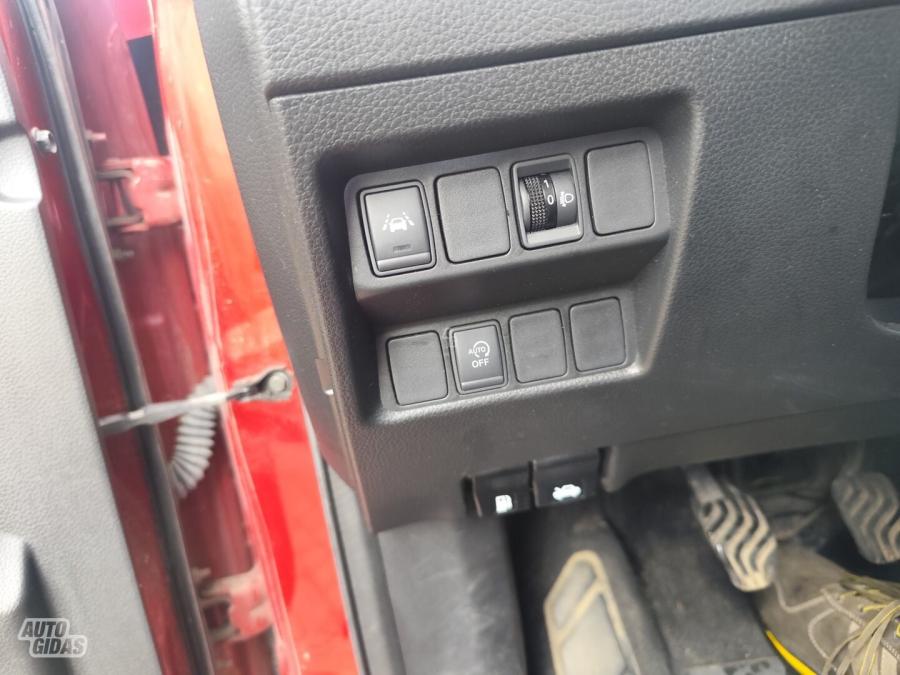 Red Nissan Qashqai 2019 in Telschi, with an engine capacity of 1.30 L and mileage of 143 thousand km for 9400 €, photo 11 on AUTOMOTO.COM.LV