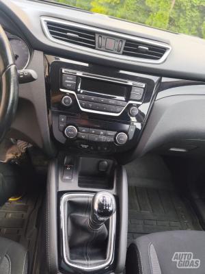 Red Nissan Qashqai 2019 in Telschi, with an engine capacity of 1.30 L and mileage of 143 thousand km for 9400 €, photo 12 on AUTOMOTO.COM.LV