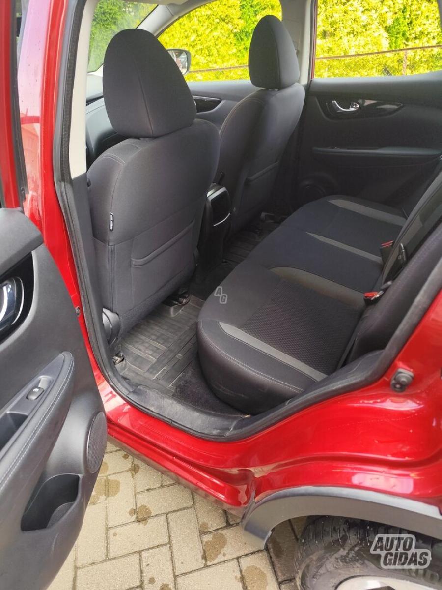 Red Nissan Qashqai 2019 in Telschi, with an engine capacity of 1.30 L and mileage of 143 thousand km for 9400 €, photo 18 on AUTOMOTO.COM.LV