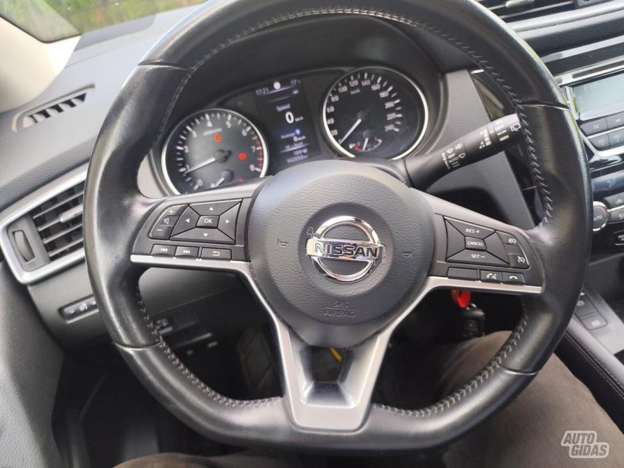 Red Nissan Qashqai 2019 in Telschi, with an engine capacity of 1.30 L and mileage of 143 thousand km for 9400 €, photo 21 on AUTOMOTO.COM.LV
