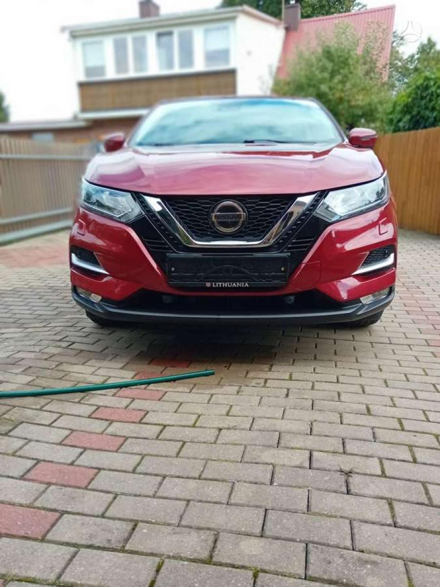Red Nissan Qashqai 2019 in Panevezys, with an engine capacity of 1.33 L and mileage of 113 thousand km for 13650 €, photo 1 on AUTOMOTO.COM.LV