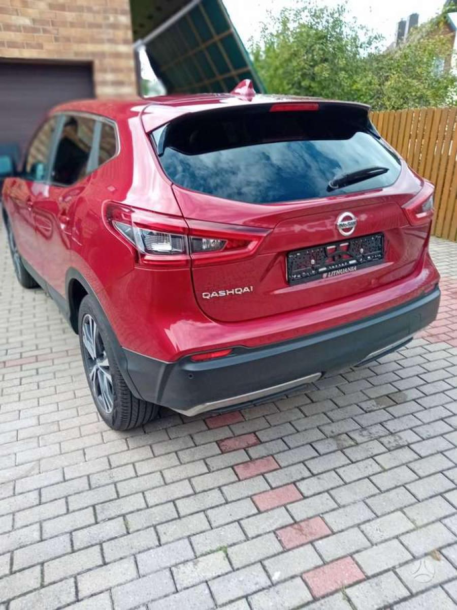 Red Nissan Qashqai 2019 in Panevezys, with an engine capacity of 1.33 L and mileage of 113 thousand km for 13650 €, photo 3 on AUTOMOTO.COM.LV