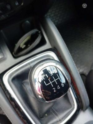 Red Nissan Qashqai 2019 in Panevezys, with an engine capacity of 1.33 L and mileage of 113 thousand km for 13650 €, photo 13 on AUTOMOTO.COM.LV