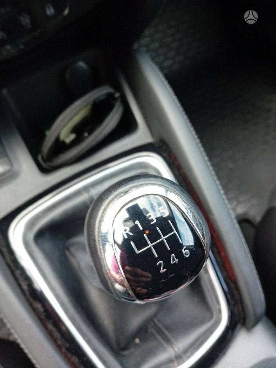 Red Nissan Qashqai 2019 in Panevezys, with an engine capacity of 1.33 L and mileage of 113 thousand km for 13650 €, photo 13 on AUTOMOTO.COM.LV