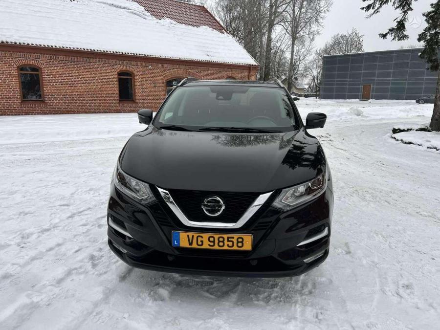 Red Nissan Qashqai 2020 in Marijampole, with an engine capacity of 1.33 L and mileage of 157 thousand km for 12400 €, photo 1 on AUTOMOTO.COM.LV