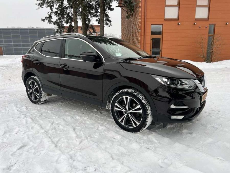Red Nissan Qashqai 2020 in Marijampole, with an engine capacity of 1.33 L and mileage of 157 thousand km for 12400 €, photo 4 on AUTOMOTO.COM.LV
