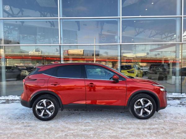 Red Nissan Qashqai 2022 in Vilnius, with an engine capacity of 1.33 L and mileage of 75 thousand km for 21500 €, photo 5 on AUTOMOTO.COM.LV