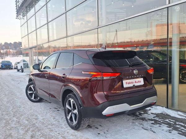 Red Nissan Qashqai 2022 in Vilnius, with an engine capacity of 1.33 L and mileage of 62 thousand km for 22000 €, photo 3 on AUTOMOTO.COM.LV