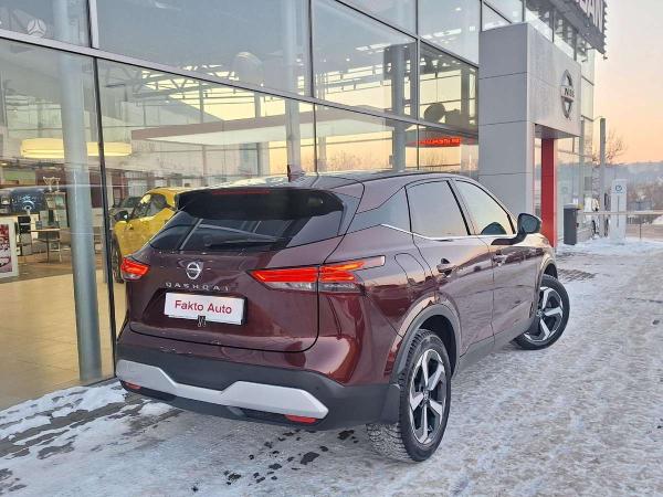 Red Nissan Qashqai 2022 in Vilnius, with an engine capacity of 1.33 L and mileage of 62 thousand km for 22000 €, photo 4 on AUTOMOTO.COM.LV