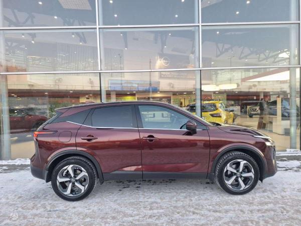 Red Nissan Qashqai 2022 in Vilnius, with an engine capacity of 1.33 L and mileage of 62 thousand km for 22000 €, photo 5 on AUTOMOTO.COM.LV