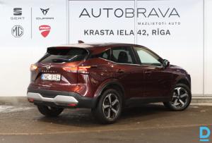 Red Nissan Qashqai 2022 in Riga, with an engine capacity of 1.30 L and mileage of 66 thousand km for 20800 €, photo 2 on AUTOMOTO.COM.LV