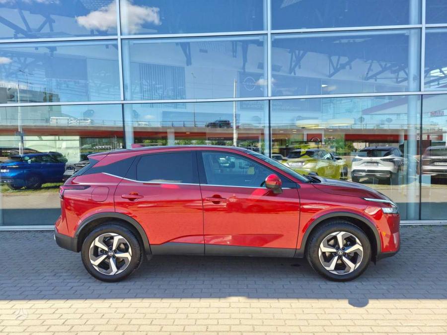 Red Nissan Qashqai 2022 in Vilnius, with an engine capacity of 1.33 L and mileage of 48 thousand km for 20900 €, photo 6 on AUTOMOTO.COM.LV