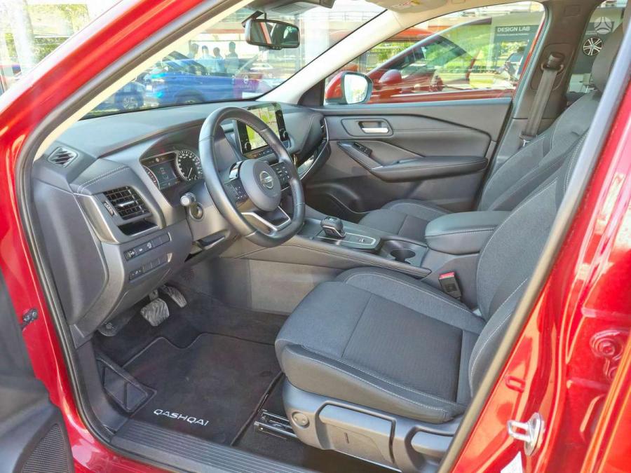 Red Nissan Qashqai 2022 in Vilnius, with an engine capacity of 1.33 L and mileage of 48 thousand km for 20900 €, photo 9 on AUTOMOTO.COM.LV