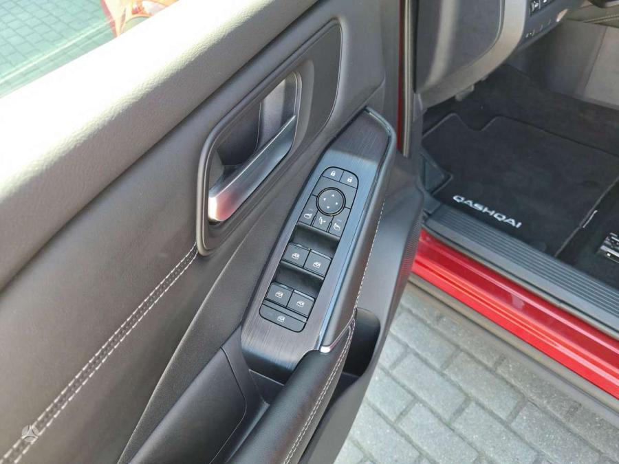 Red Nissan Qashqai 2022 in Vilnius, with an engine capacity of 1.33 L and mileage of 48 thousand km for 20900 €, photo 11 on AUTOMOTO.COM.LV
