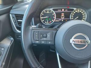 Red Nissan Qashqai 2022 in Vilnius, with an engine capacity of 1.33 L and mileage of 48 thousand km for 20900 €, photo 16 on AUTOMOTO.COM.LV