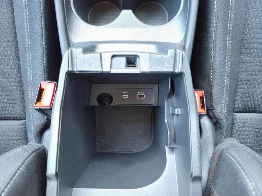Red Nissan Qashqai 2022 in Vilnius, with an engine capacity of 1.33 L and mileage of 48 thousand km for 20900 €, photo 25 on AUTOMOTO.COM.LV