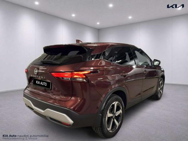 Red Nissan Qashqai 2022 in Vilnius, with an engine capacity of 1.33 L and mileage of 62 thousand km for 21900 €, photo 2 on AUTOMOTO.COM.LV