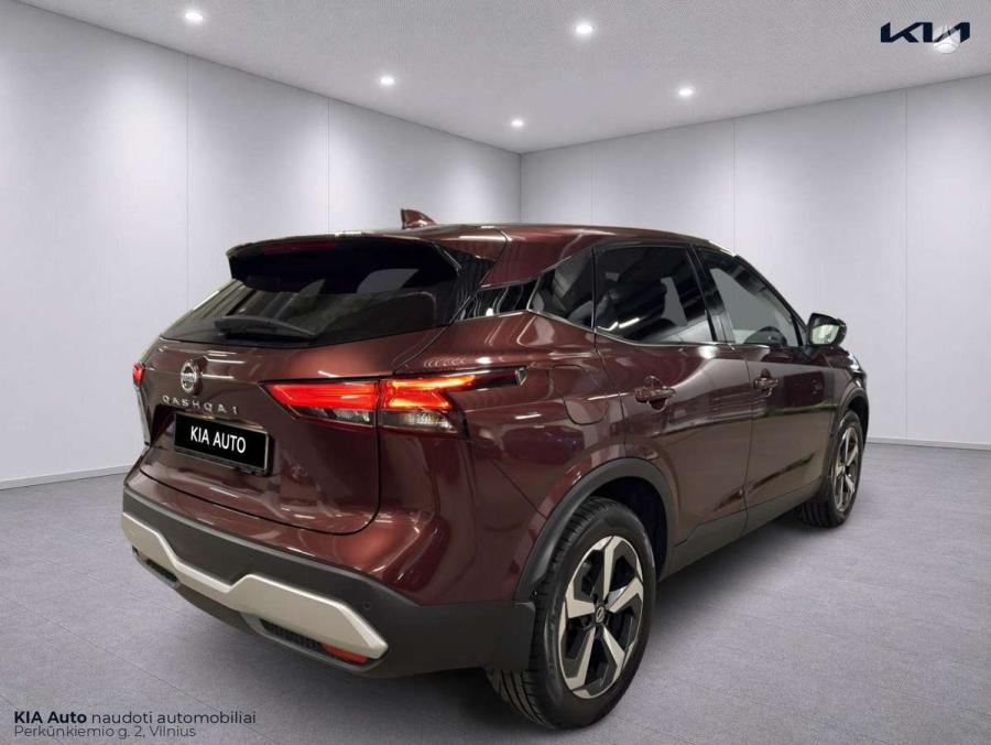 Red Nissan Qashqai 2022 in Vilnius, with an engine capacity of 1.33 L and mileage of 62 thousand km for 21900 €, photo 3 on AUTOMOTO.COM.LV