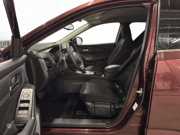 Red Nissan Qashqai 2022 in Vilnius, with an engine capacity of 1.33 L and mileage of 62 thousand km for 21900 €, photo 8 on AUTOMOTO.COM.LV