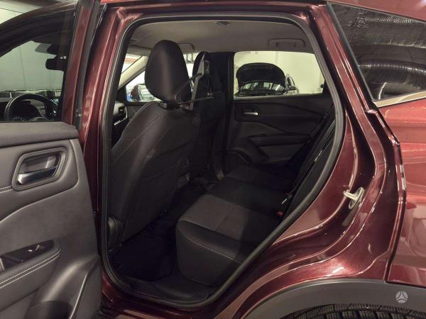 Red Nissan Qashqai 2022 in Vilnius, with an engine capacity of 1.33 L and mileage of 62 thousand km for 21900 €, photo 9 on AUTOMOTO.COM.LV