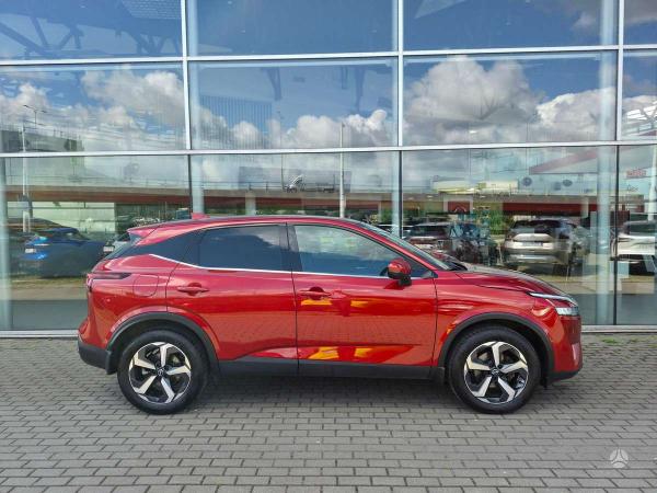 Red Nissan Qashqai 2022 in Vilnius, with an engine capacity of 1.33 L and mileage of 69 thousand km for 22500 €, photo 5 on AUTOMOTO.COM.LV