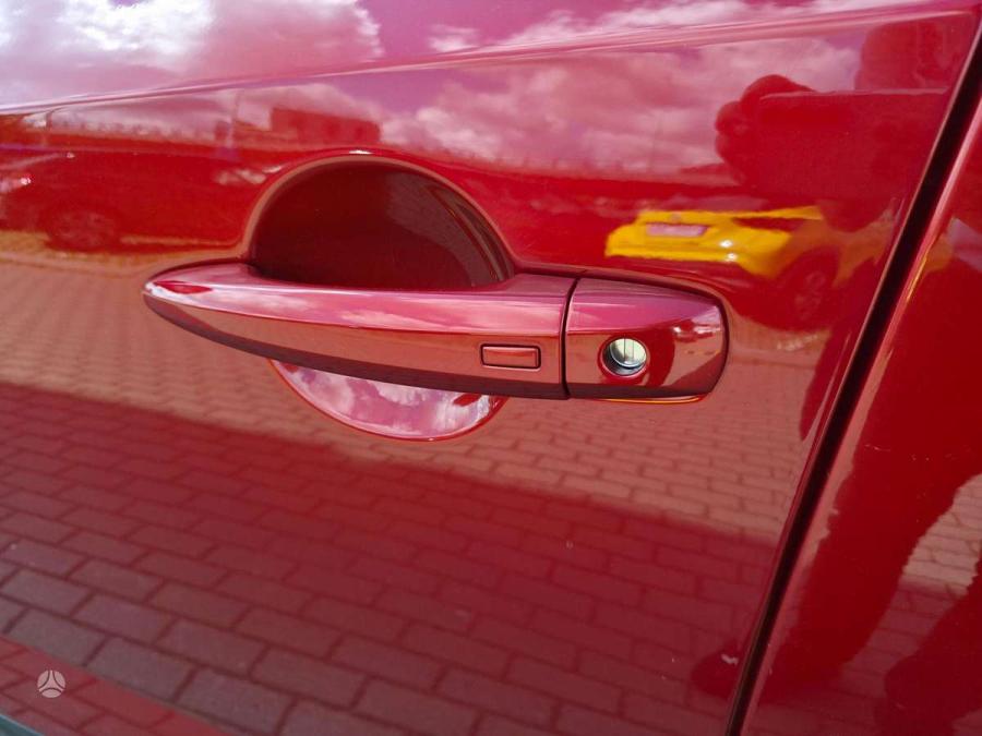 Red Nissan Qashqai 2022 in Vilnius, with an engine capacity of 1.33 L and mileage of 69 thousand km for 22500 €, photo 8 on AUTOMOTO.COM.LV