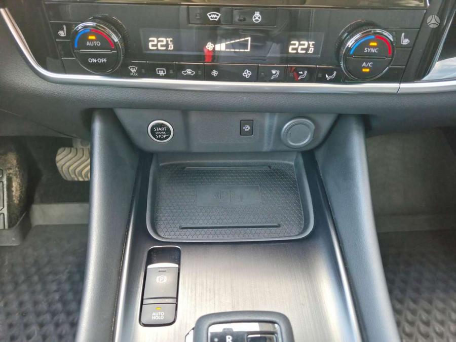 Red Nissan Qashqai 2022 in Vilnius, with an engine capacity of 1.33 L and mileage of 69 thousand km for 22500 €, photo 23 on AUTOMOTO.COM.LV