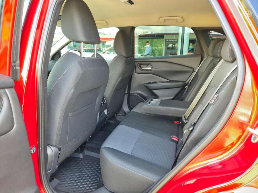 Red Nissan Qashqai 2022 in Vilnius, with an engine capacity of 1.33 L and mileage of 69 thousand km for 22500 €, photo 26 on AUTOMOTO.COM.LV