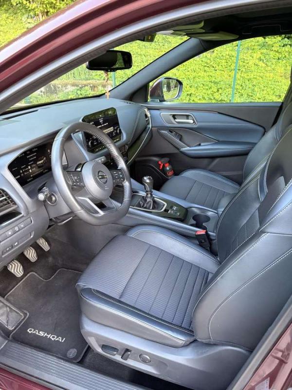 Red Nissan Qashqai 2022 in Vilnius, with an engine capacity of 1.33 L and mileage of 50 thousand km for 22000 €, photo 5 on AUTOMOTO.COM.LV