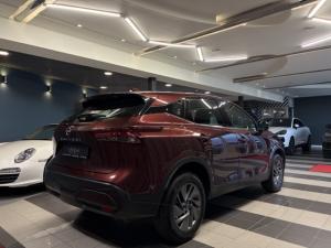 Red Nissan Qashqai 2024 in Riga, with an engine capacity of 1.30 L and mileage of 35 thousand km for 19950 €, photo 4 on AUTOMOTO.COM.LV